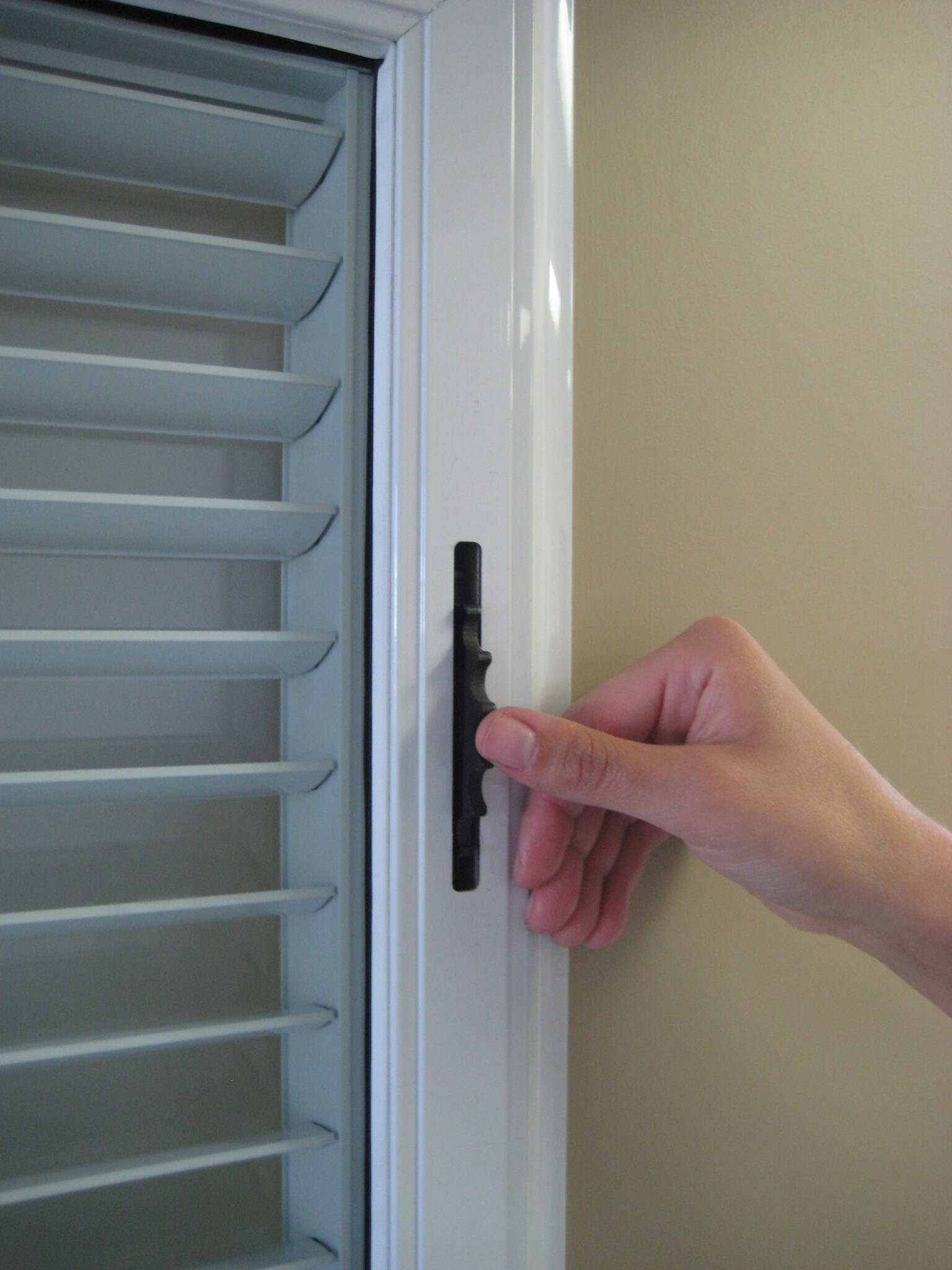 Insulating Glass Unit with Operable Louvers - Unicel Architectural